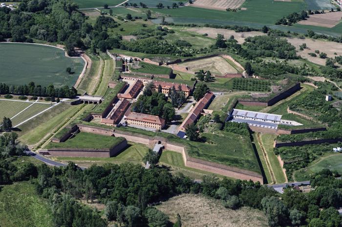 SmartGuide: Discover the beauty of Terezín